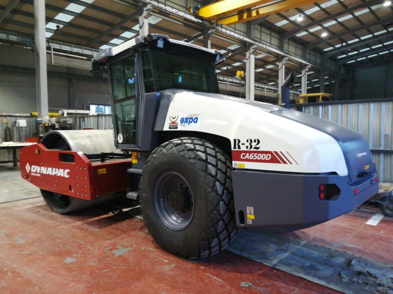 ENTREGA DEL RODILLO PARA TIERRA DYNAPAC CA6500D A EXCAVACIONES PASTOR ...